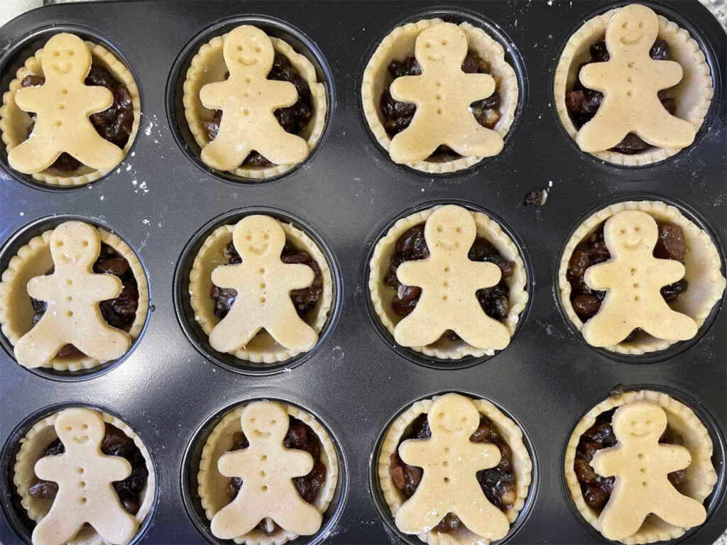 Gingerbread Man Mince Pies - Mimi Codd